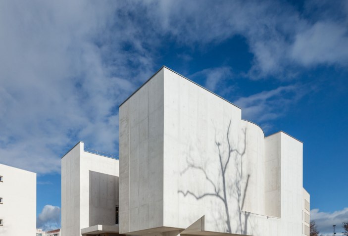 Álvaro Siza completes the Saint Jacques de la Lande church | The ...