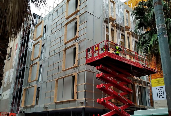 Housing and modular prefabrication in the Gothic Quarter. APPROP by ...