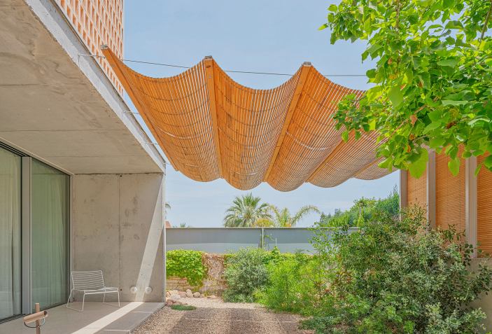 Generating an indoor microclimate. North House by subarquitectura | The ...