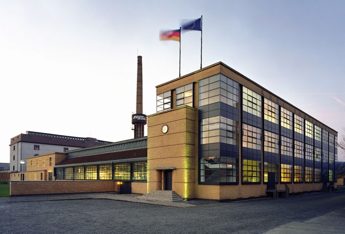 Industrial modernity. Fagus Factory by Walter Gropius and Adolf Meyer ...