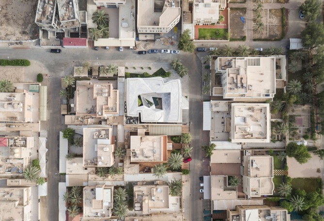 A house vs rock. Rock House by AGi Architects | The Strength of ...