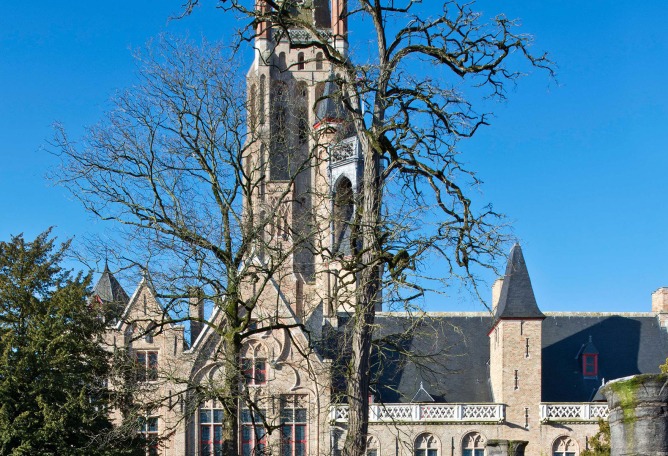 The rebirth of Bruges' architecture through the renovation of the ...