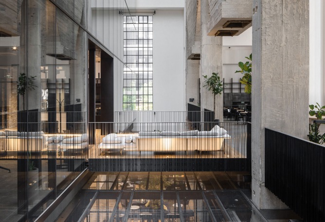 Versatile space as a meeting point. WERK Restaurant by BEEF ARCHITEKTI ...
