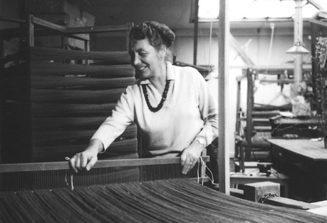 Gunta Stölzl, profesora y directora del taller textil de la Bauhaus ...