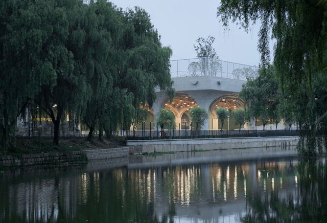 A soccer field as a roof. Indoor Sports Field of Shaoxing University by ...
