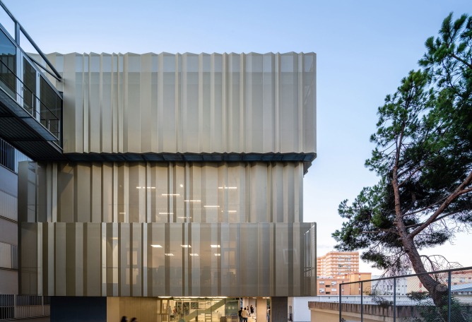 Reversible architecture. Library of the Algeciras Bay Campus of the ...