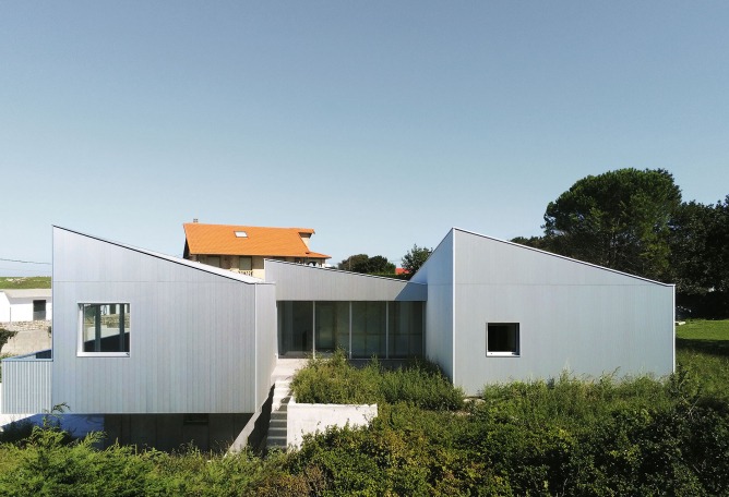Pez de color plata. Casa Sula por Sukunfuku studio | Sobre Arquitectura ...