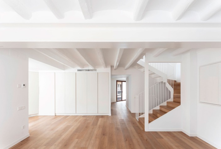 Delicate temporal dialogue. CM House by Gallego Arquitectura | METALOCUS