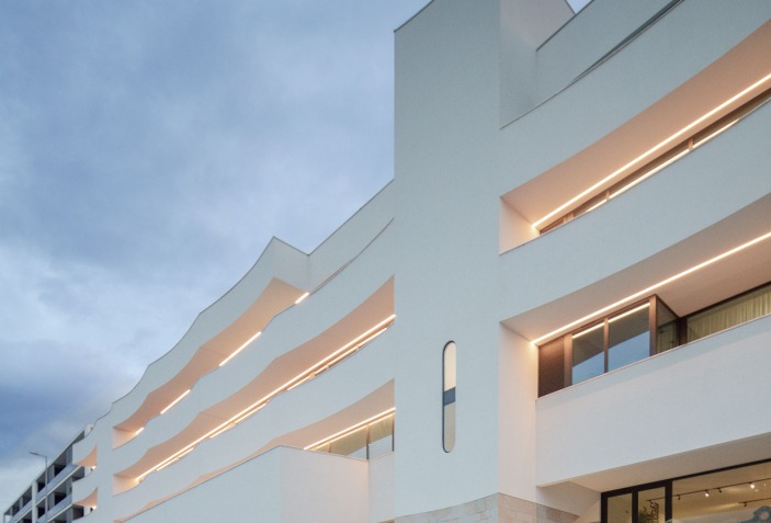 Blurring the boundaries between public and private. Aurora 10 Building ...