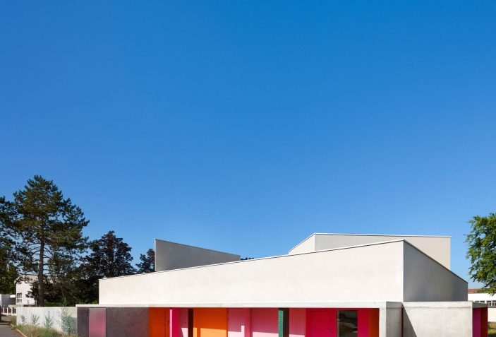 Childhood colours. Multi-childcare crèche by Dominique Coulon ...