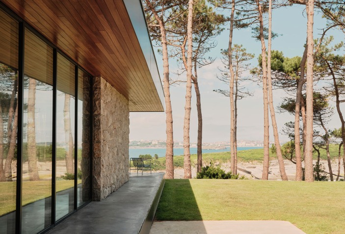 Looking towards the sea. Casa Loredo NAVC01 by Zooco Estudio | METALOCUS
