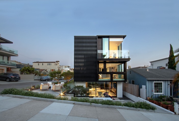 Between the sun and the sea breeze of California. Alma Switch House by ...