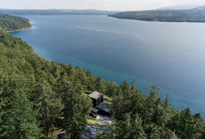 Horizontal experience. Discovery Bay House by Dekleva Gregoric ...
