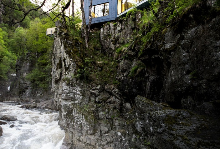 10 viviendas cerca de un río que te sorprenderán | METALOCUS