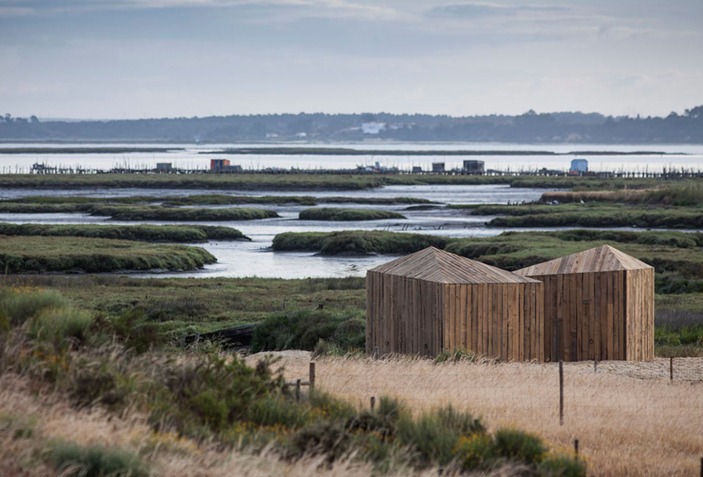 10 homes near a river that will surprise you | METALOCUS