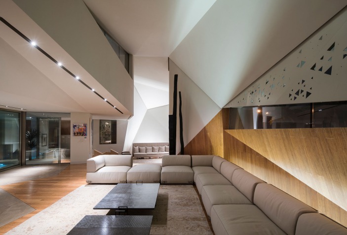 A house vs rock. Rock House by AGi Architects | METALOCUS