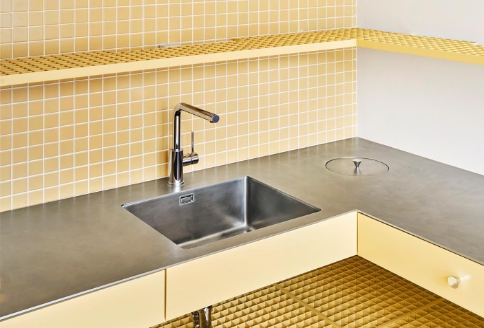 Yellow is the color. Duplex in Sant Gervasi by Arquitectura-G | METALOCUS