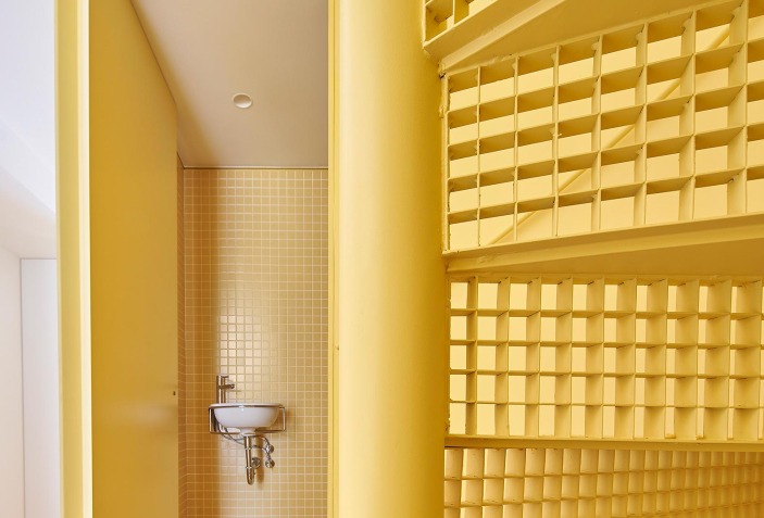Yellow is the color. Duplex in Sant Gervasi by Arquitectura-G | METALOCUS