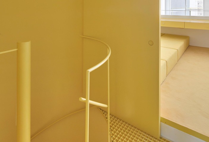 Yellow is the color. Duplex in Sant Gervasi by Arquitectura-G | METALOCUS