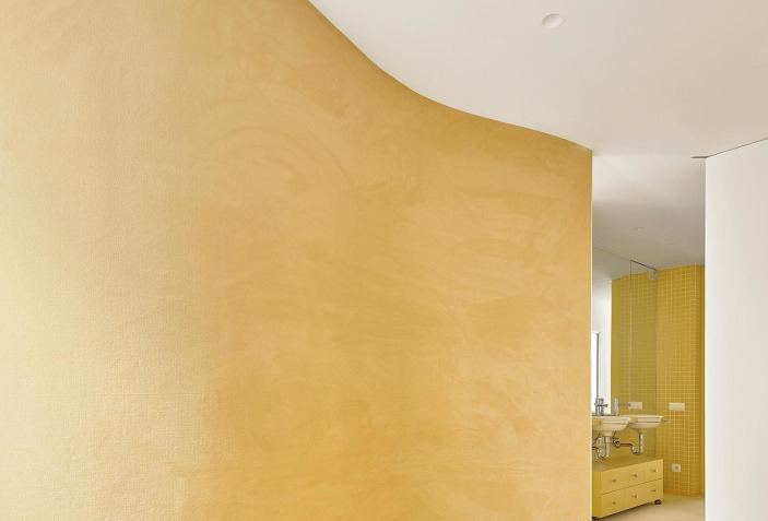 Yellow is the color. Duplex in Sant Gervasi by Arquitectura-G | METALOCUS