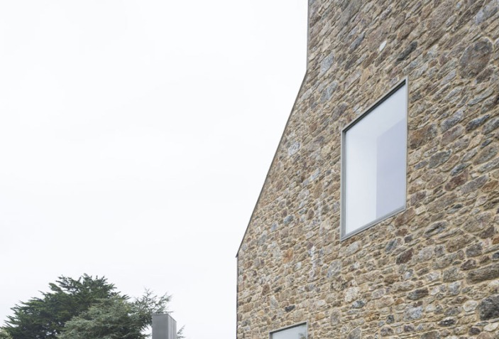 Bechet House by Marchi Architectes | METALOCUS
