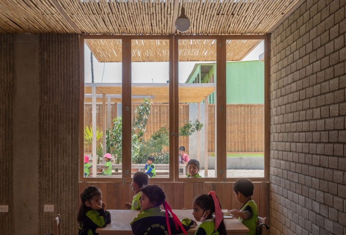 Initial School 140 by Betsaida Curto Reyes and Ander Bados Sesma ...
