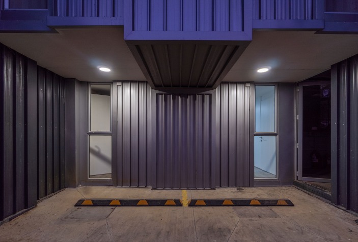 Modular concept in an essential space. Container Building by Hsu ...