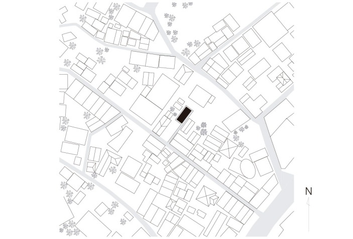 Unnecessary private rooms and storage space. House in Miyamoto by Tato ...