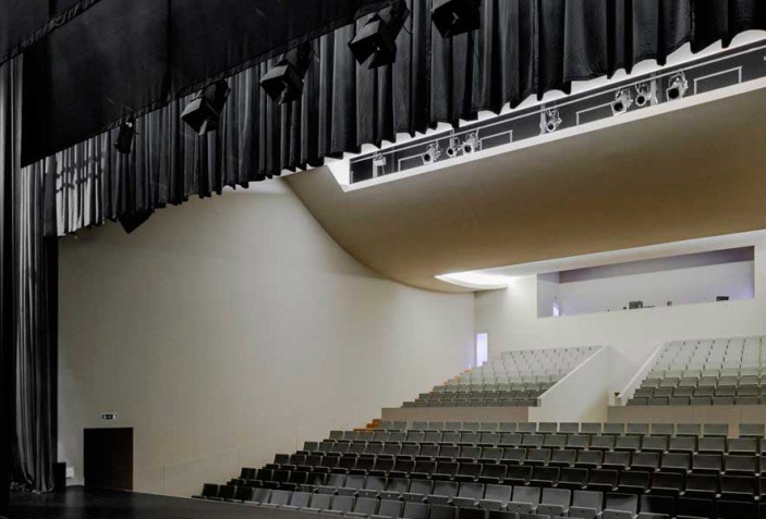 Auditorium Theatre by Álvaro Siza Vieira and Aresta and G.O.P. | METALOCUS