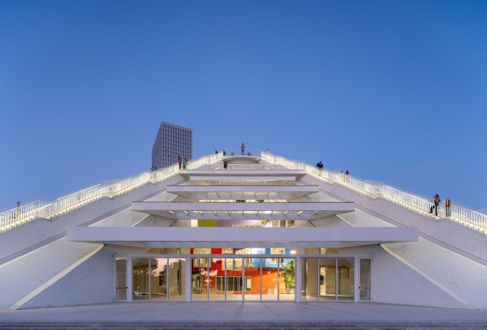 Dramatic transformation. The Pyramid of Tirana by MVRDV | METALOCUS