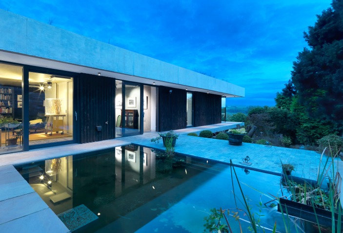 Inside Outside House by Loyn + Co Architects | METALOCUS