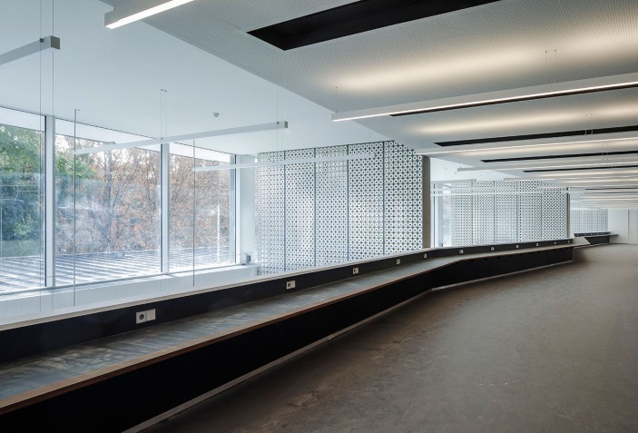 Continuation of landscape boundaries. Córdoba Public Library by Paredes ...