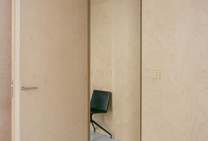 Dialogue between tradition and modernity. AB House by Space Encounters ...