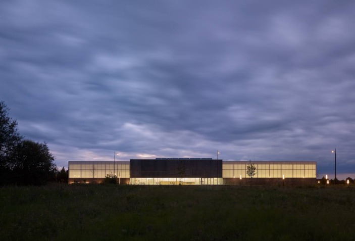 Emphasizing the horizon. Sports Center by Martin Duplantier Architectes ...