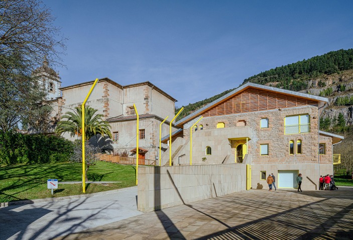 Culture and leisure value. Lemoa Library and Cultural Center by ...